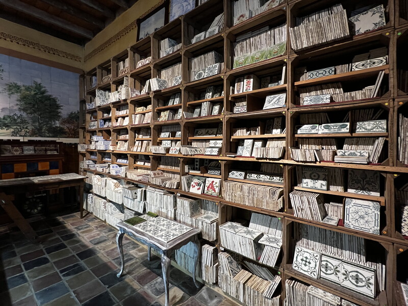 Tile Museum - Amfora Architectural Antiques & Decoration